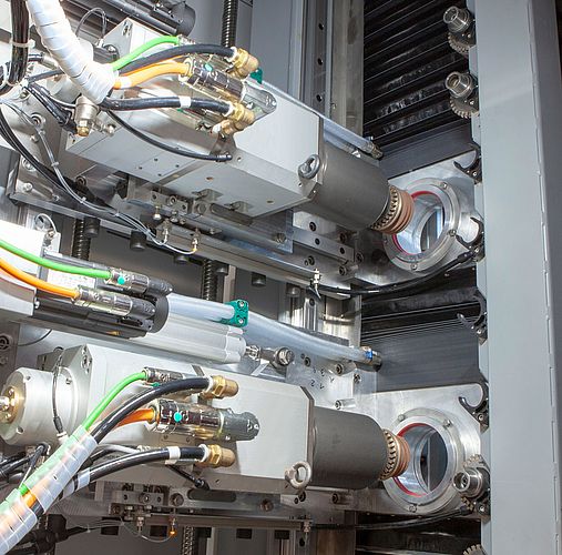 Premieres at the glasstec: SplitFin – the new LiSEC processing concept ...